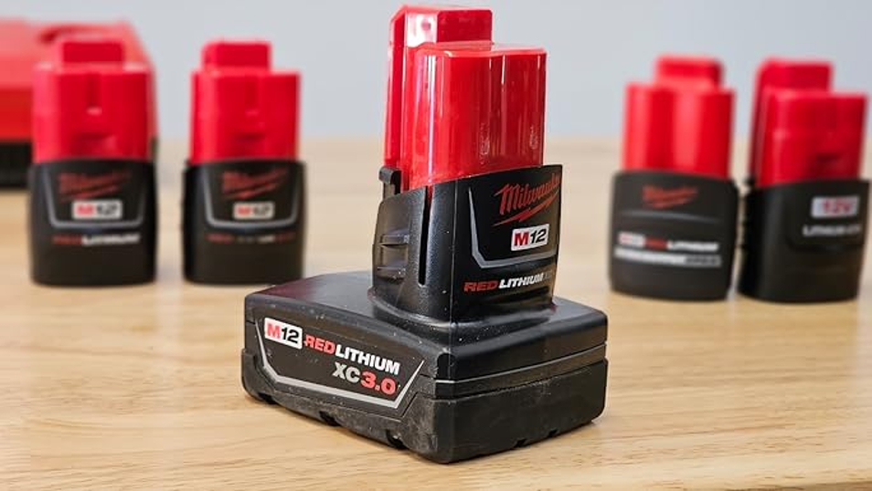 Milwaukee M12 & M18 Portable Vacuum Battery Guide: Compatibility & Whe ...
